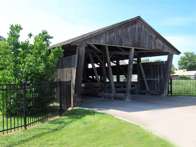1845 Shelburne Museum Double-barrel Covered Bridge in Chittendon County ...